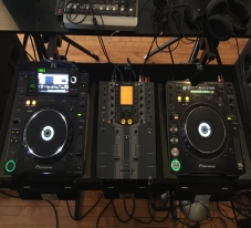 2x pioneer cdj mk2000,Yamaha PRS SX 900,DJM 900,DVJ 2000 